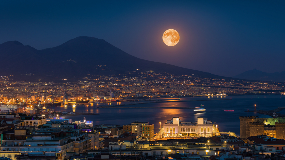 10 Songs to Listen To before Visiting Naples: Our Playlist | Iamme Ia!